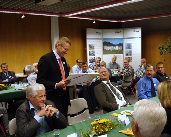 Geöffnete Tore für Politiker undBehörden
