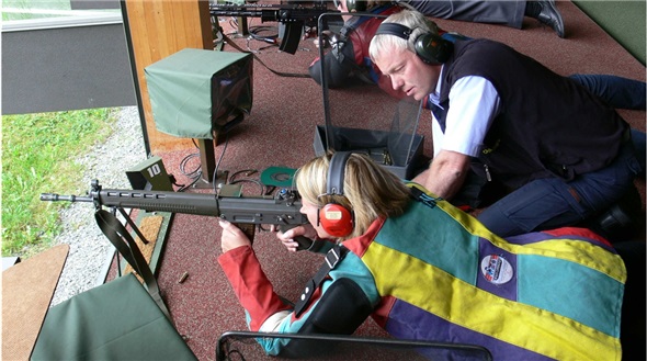 Die Politik hat mehrZeitfürsechsSchüsse