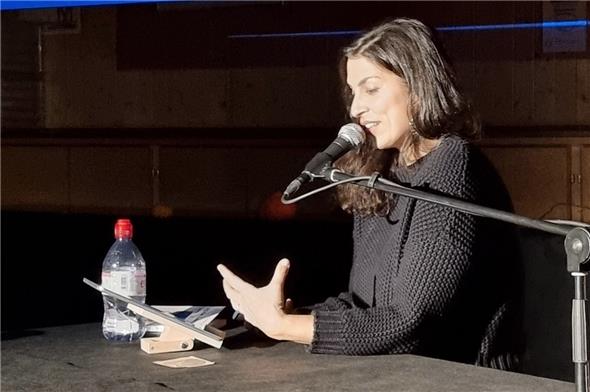 Humorvoll und ergreifendes Spoken Word